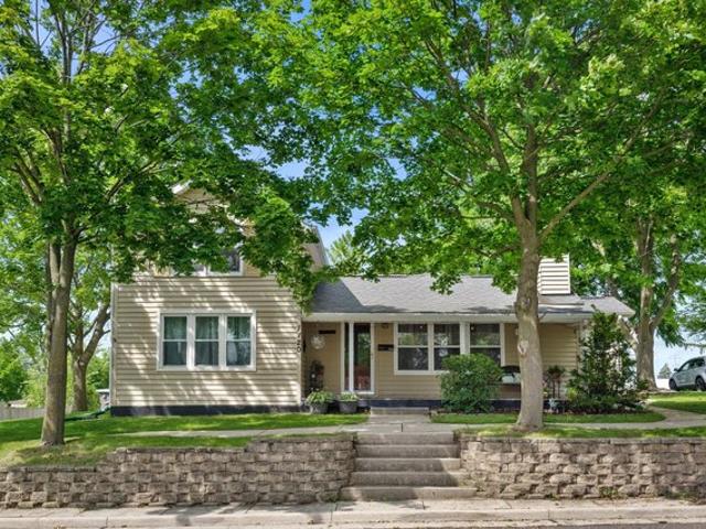 1120 11th Ave, Union Grove, WI 53182