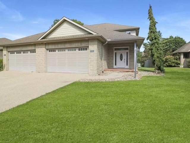 11210 N Oakwood Dr, Peoria, IL 61615