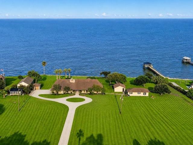 11212 Cedar Gully Rd, Beach City, TX 77523