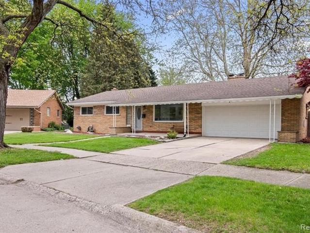 11215 Chippewa Dr, Warren, MI 48093