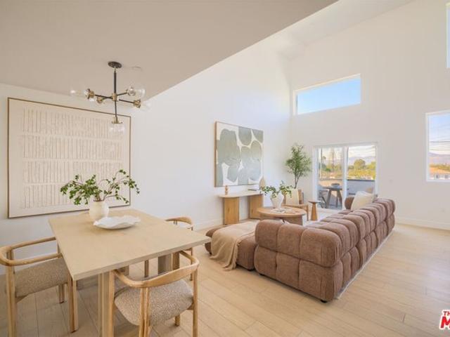 11218 W Victory Blvd Unit 4, Los Angeles, CA 91606