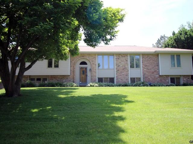 11219 Kentucky Rd, Papillion, NE 68133