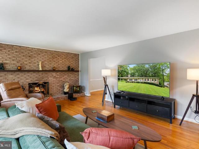 11219 Lakeview Drive