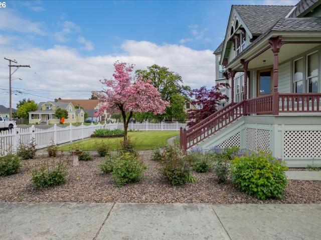 1121 main st