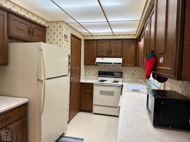 1121 Meadowbrook Drive