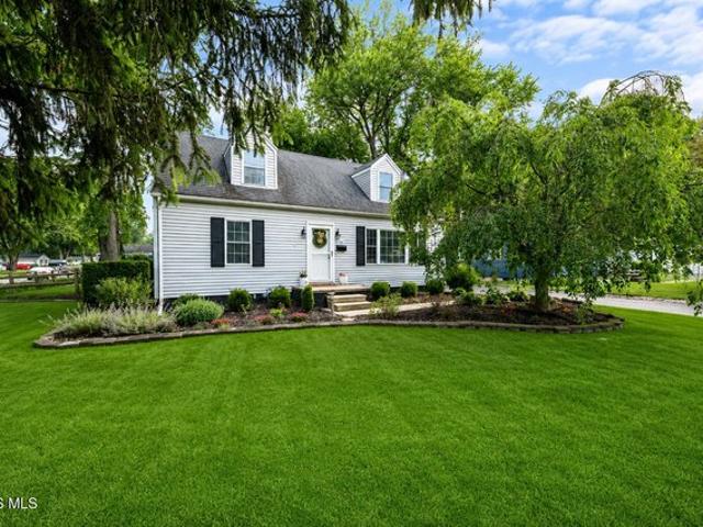 1121 Michigan Ave, Waterville, OH 43566