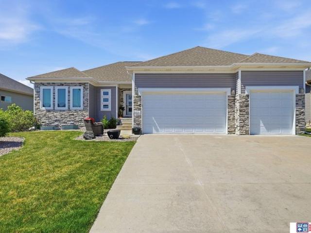 1121 N 97th St, Lincoln, NE 68505