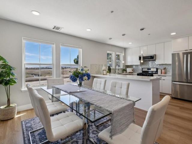 1121 Outrigger Ln, Foster City, CA 94404