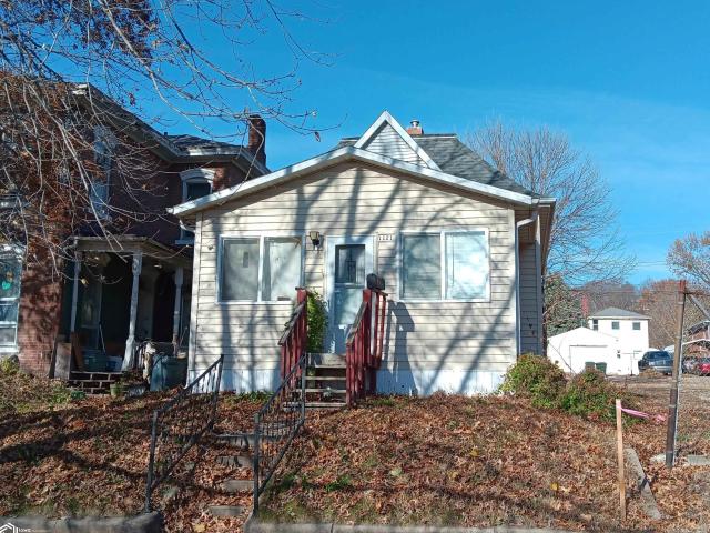 1121 Avenue E