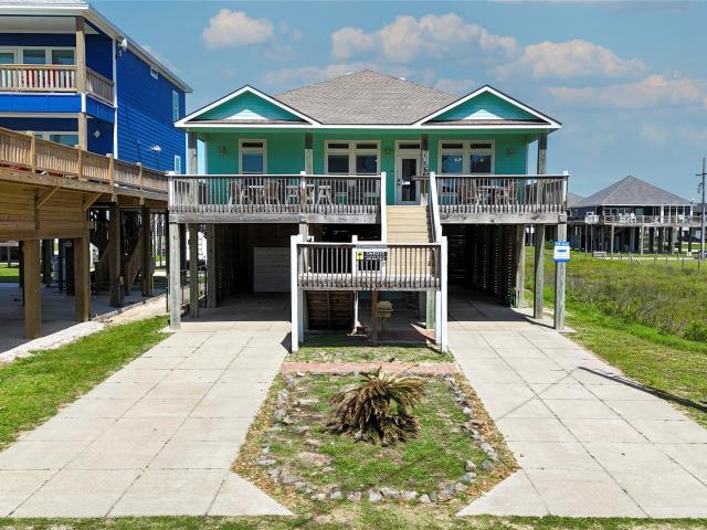 1121 Blue Water Drive