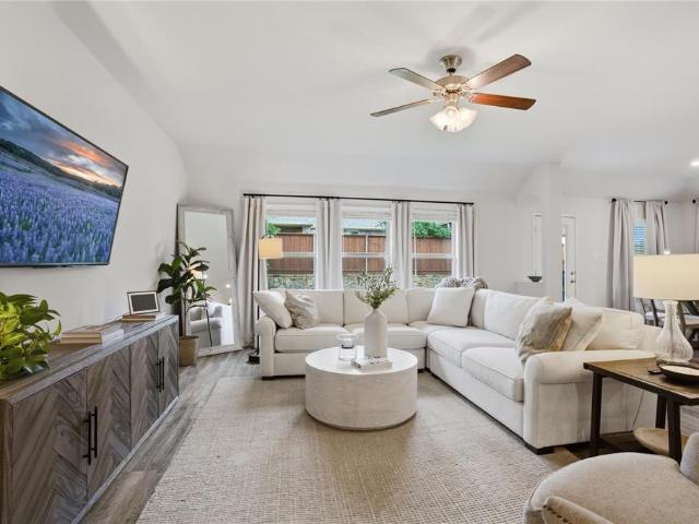 1121 Bluebird Way