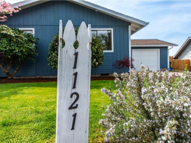 1121 cedar pl