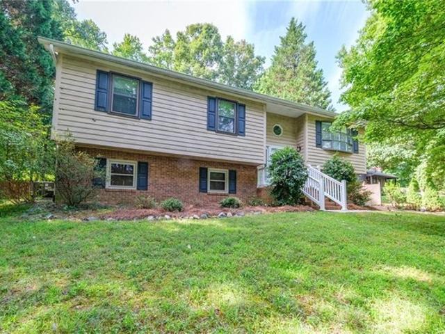 1121 Century Park Ave, Kernersville, NC 27284