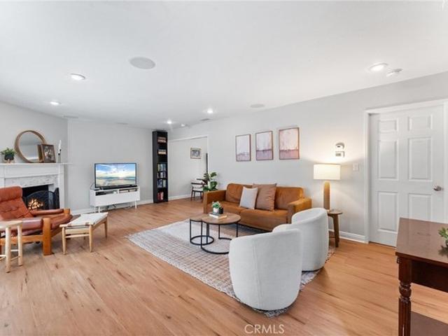 1121 E 1st St, Tustin, CA 92780