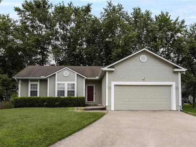 1121 E Frontier Dr, Olathe, KS 66062