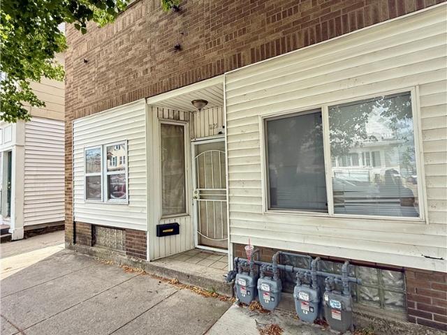 1121 E Lovejoy Street
