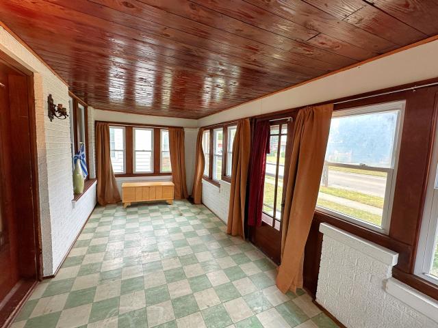 1121 E Main St, Streator, IL 61364 | MLS #12620 | Compass