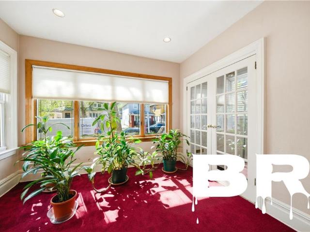 1121 East 32nd Street