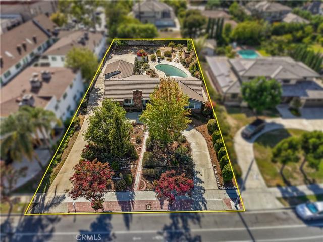 1121 Highland Oaks Drive