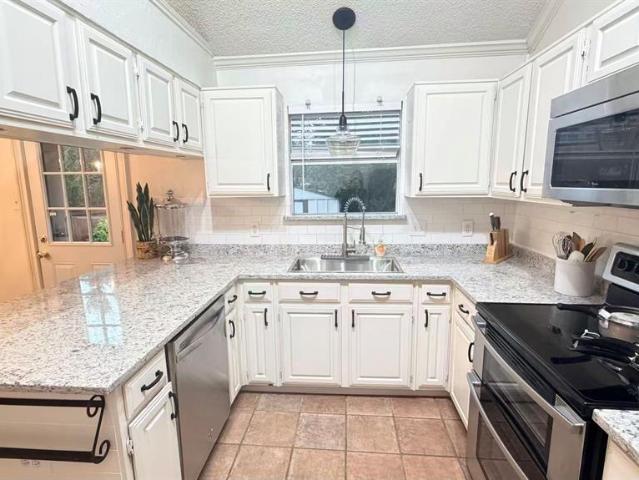 1121 Holly Drive