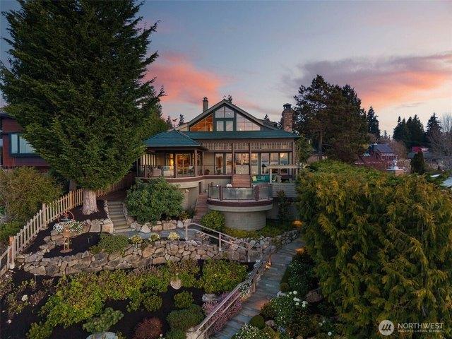 1121 Irene Pl NE, Bainbridge Island, WA 98110