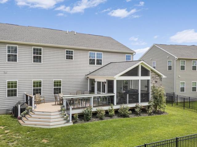 1121 Isabella Court
