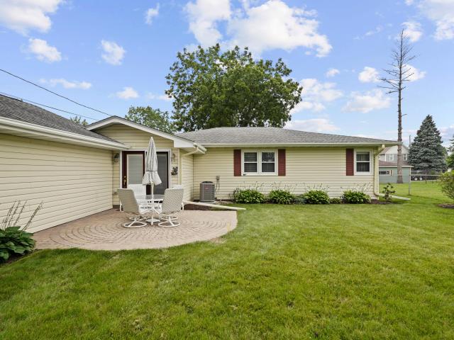 1121 Jean St