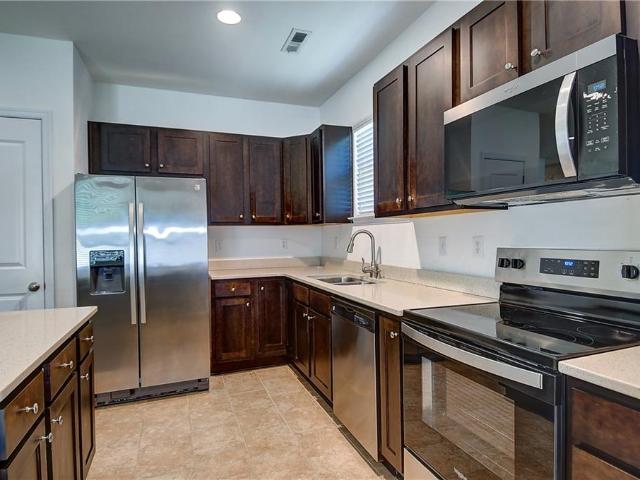 1121 Kinderly LN