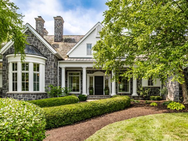 1121 Laurelwood