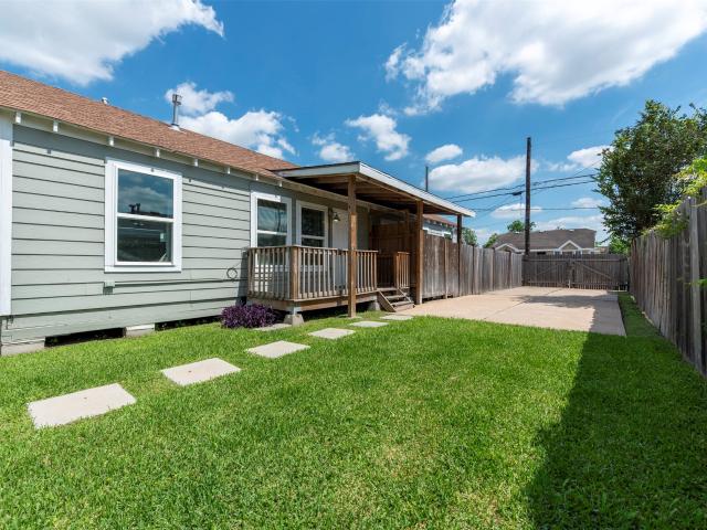 1121 Panama Street