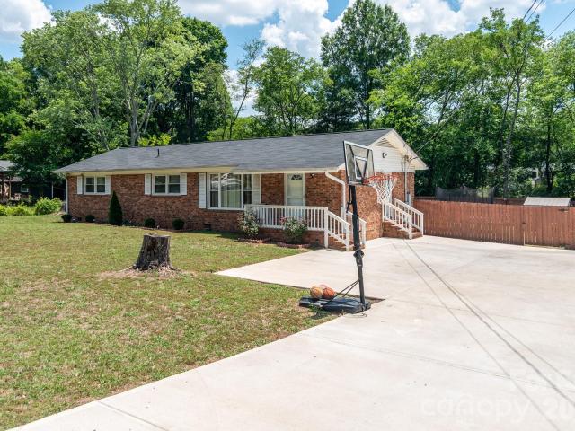 1121 Rembrandt Drive SW