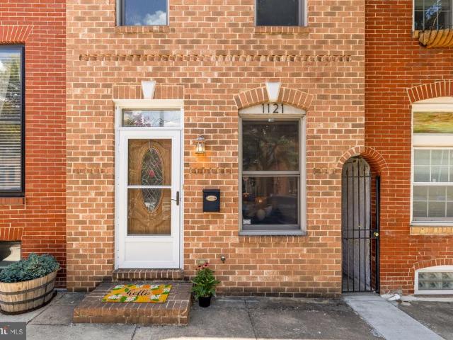 1121 S Clinton Street