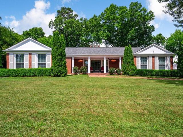 1121 S Crest Rd, Rossville, GA 30741