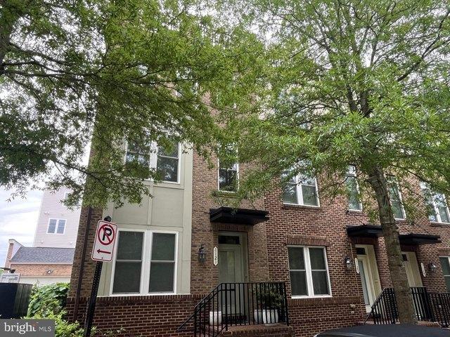 1121 S Lincoln St, Arlington, VA 22204