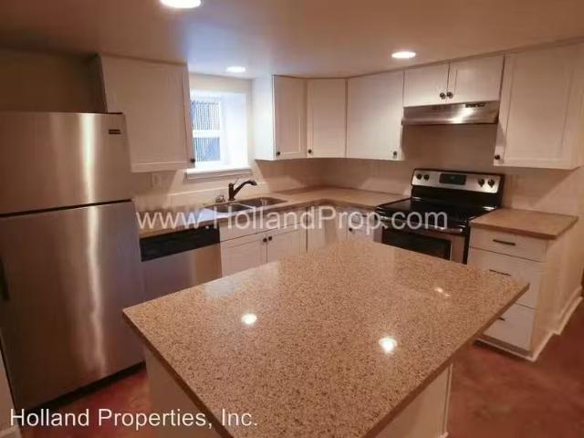 1121 SE Sherman Street Main House 1121 SE Sherman Street