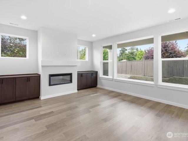 1121 th Avenue Ct SW # 9
