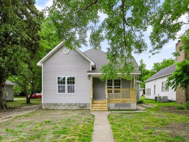 1121 W Broadway St, Webb City, MO 64870