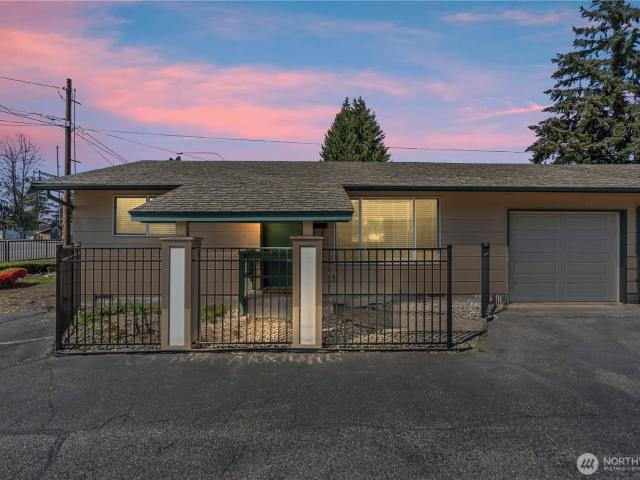 1121 W Stewart Avenue # 4