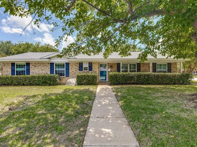 1121 W Redbud Dr, Hurst, TX 76053