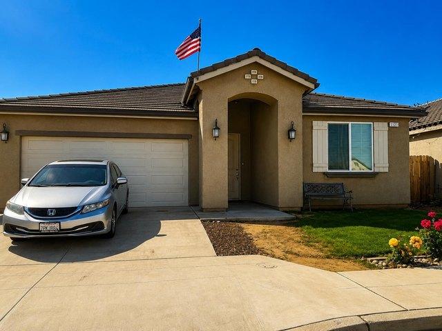 1121 Wasatch Dr, Madera, CA 93638