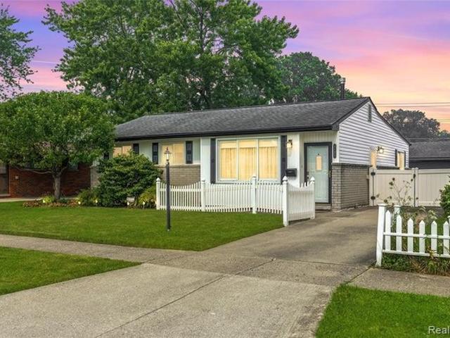 1121 Windham St, Westland, MI 48186