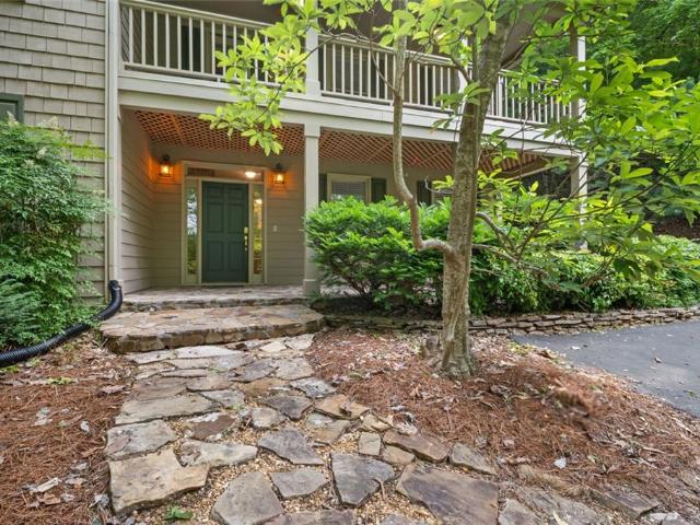 1121 Woodland Trace