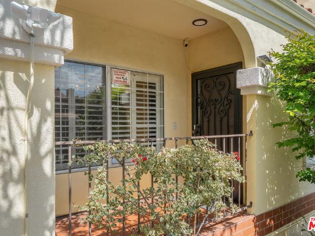 1121 21st St, Unit 1, Santa Monica, CA 90403 | MLS #26702 | Compass