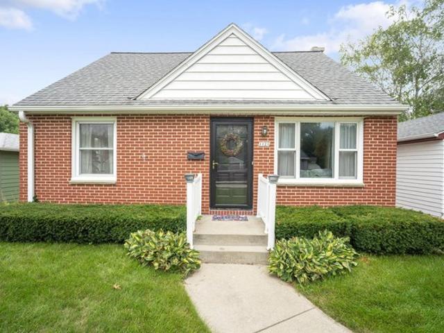 1121 2nd Ave, Grafton, WI 53024