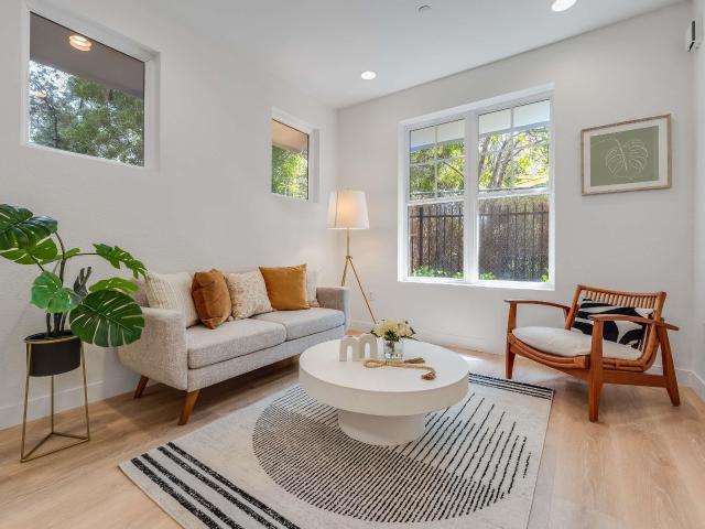 1121 40Th St 4104