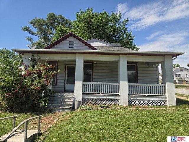 1121 4th St, Fairbury, NE 68352