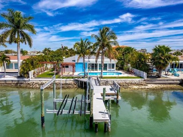 11220 7th St E, Treasure Island, FL 33706
