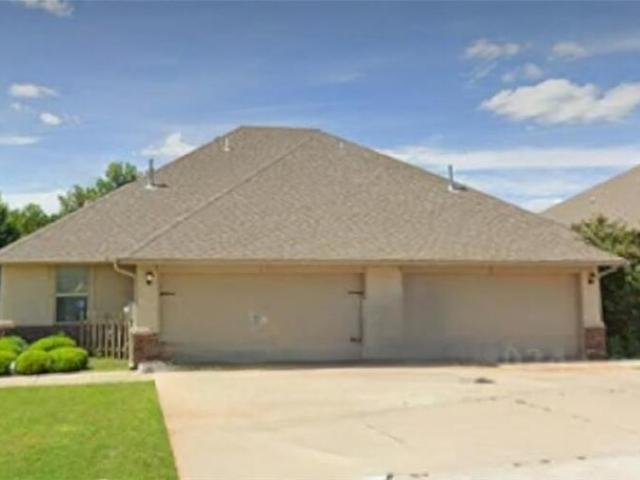 11221 Coachmans Road, Yukon, OK 73099