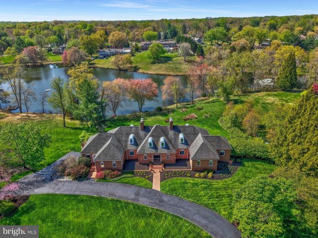 11221 Country Pl, Oakton, VA 22124 | MLS #VAFX2302 | Compass