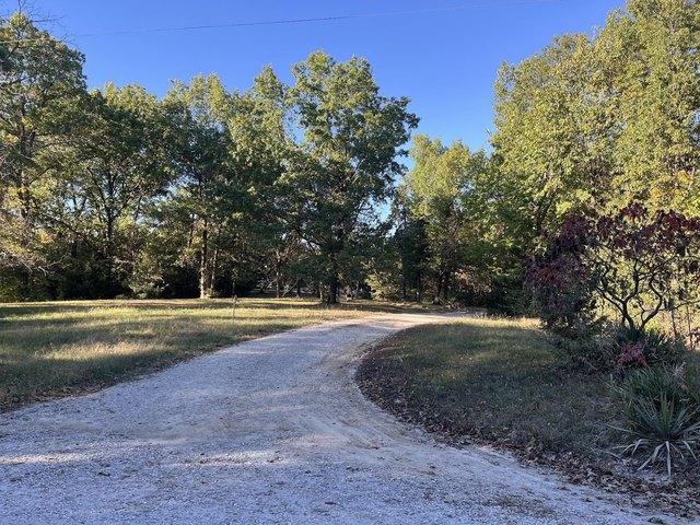 11221 E Bozarth Ln, Columbia, MO 65201